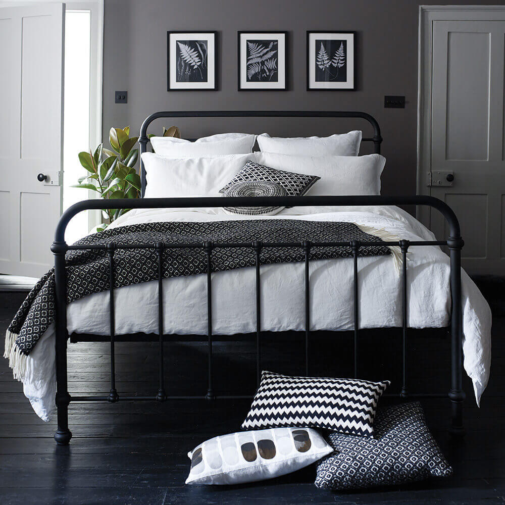 Oliver Bed | Dorm Style Bed | Feather & Black