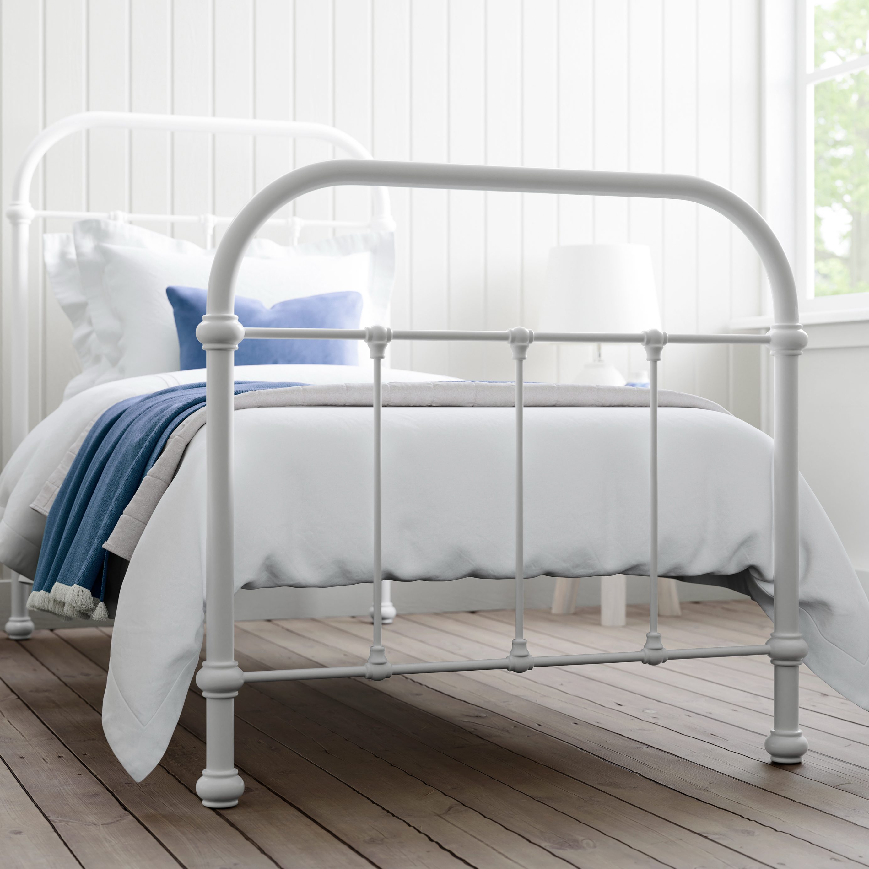 Oliver Bed | Dorm Style Bed | Feather & Black