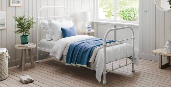 single bed with borders