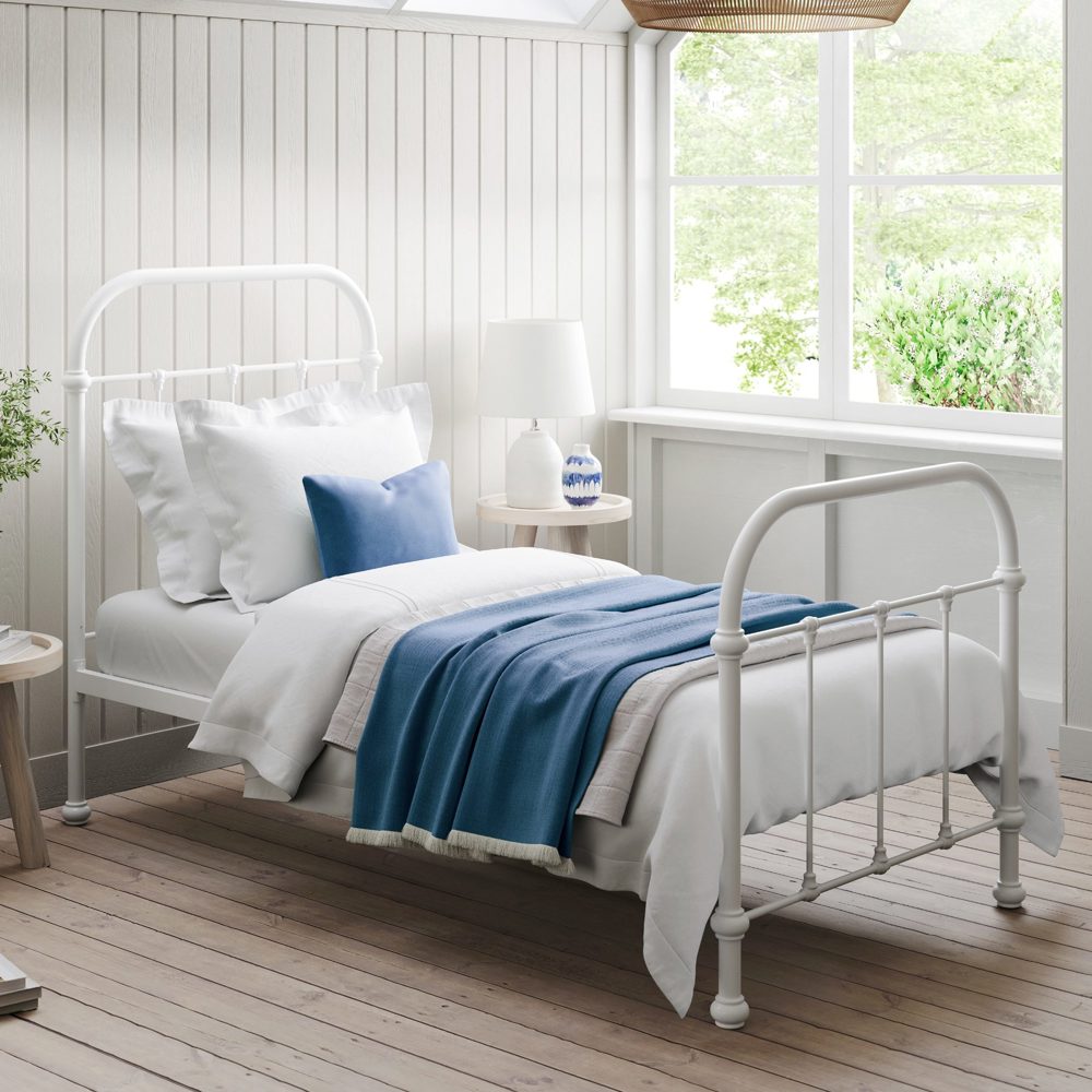 Oliver Bed | Dorm Style Bed | Feather & Black