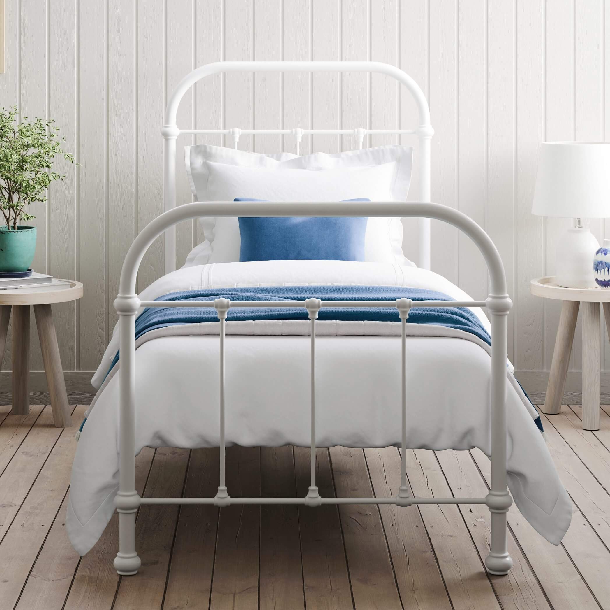 Oliver Bed | Dorm Style Bed | Feather & Black