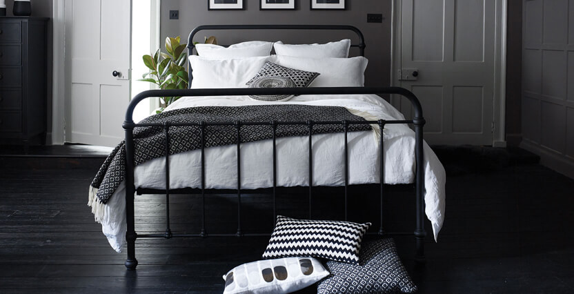 Oliver Bed | Dorm Style Bed | Feather & Black