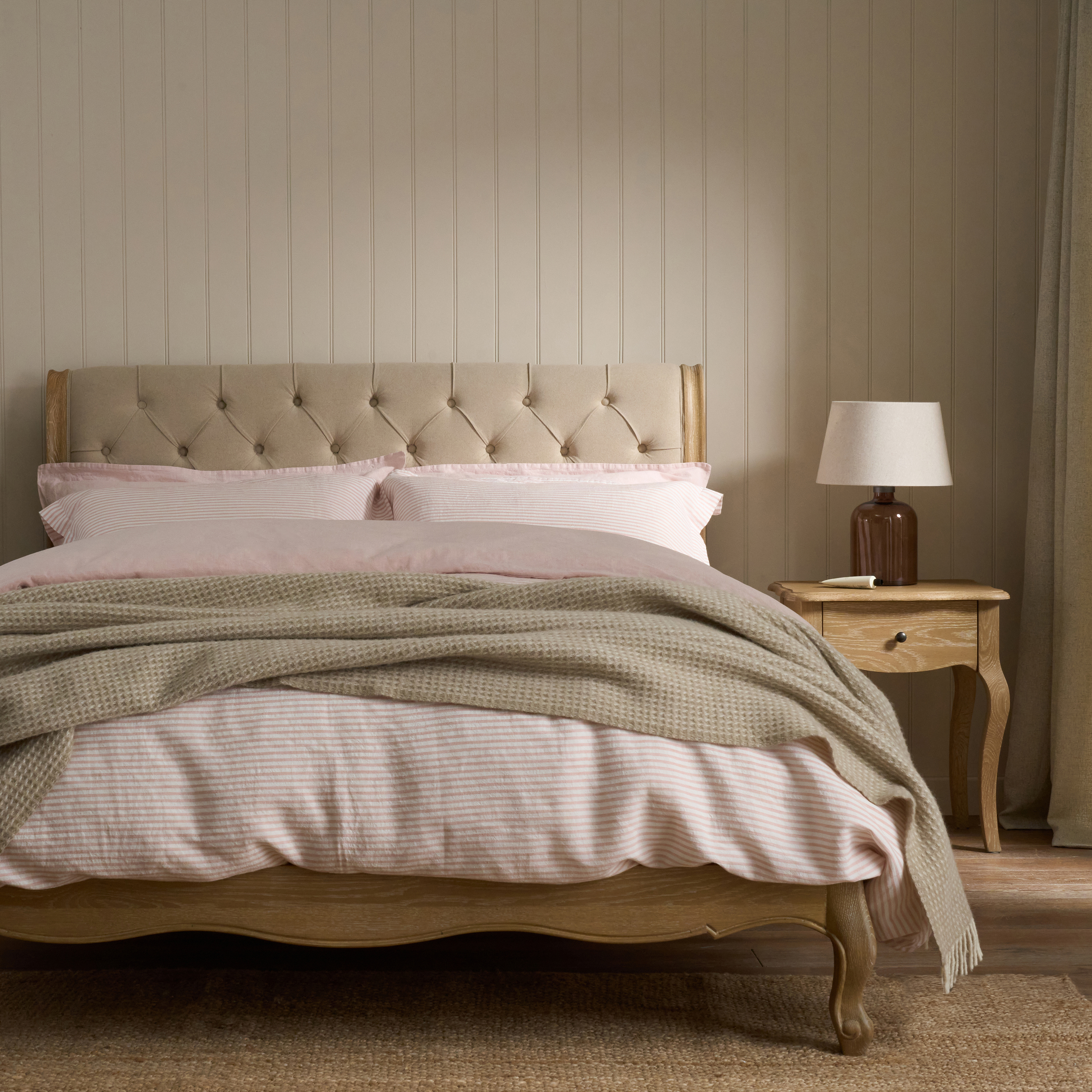 Sienna Beau Scroll Bed King | Feather & Black