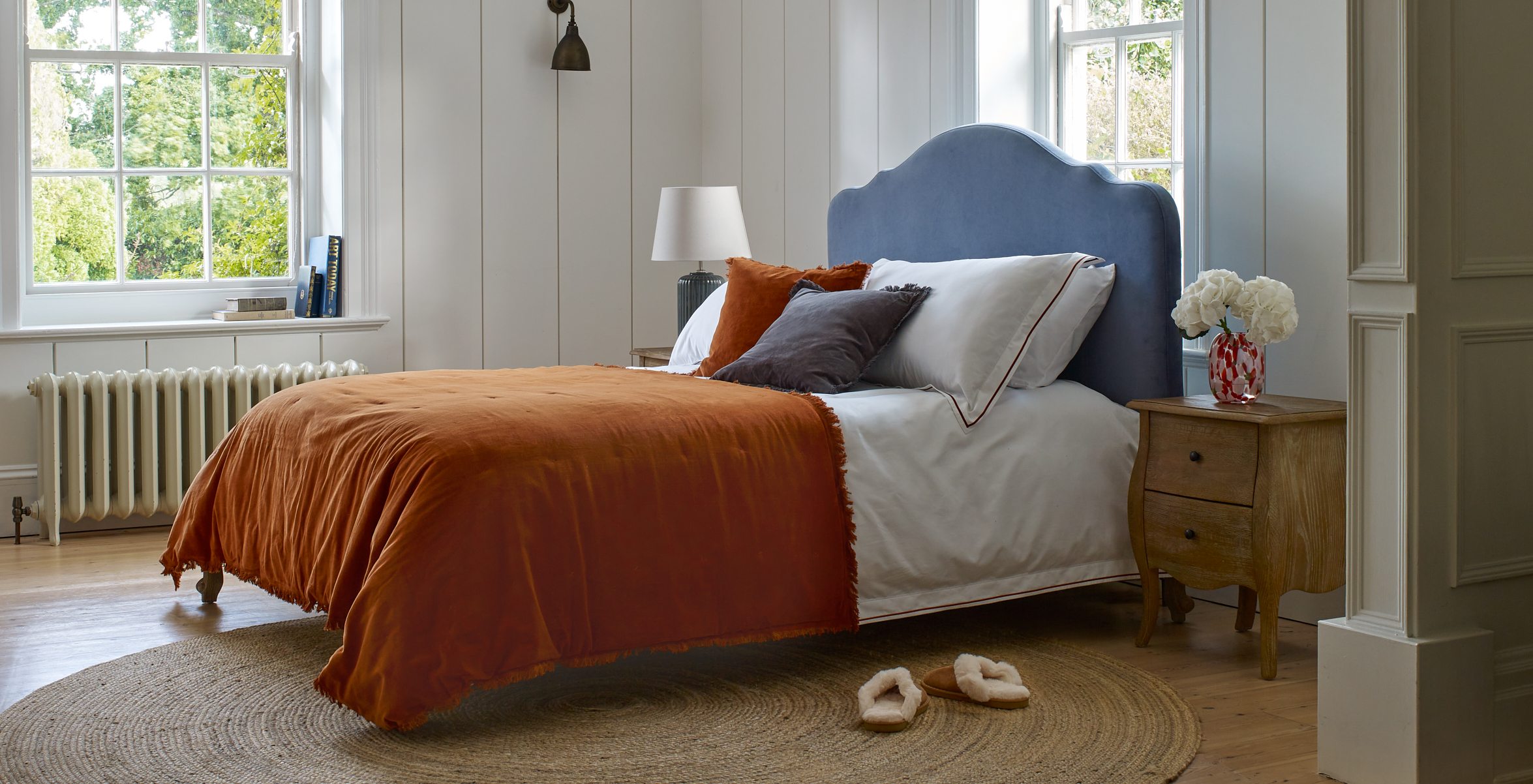 Sienna Velvet Bed | Feather & Black